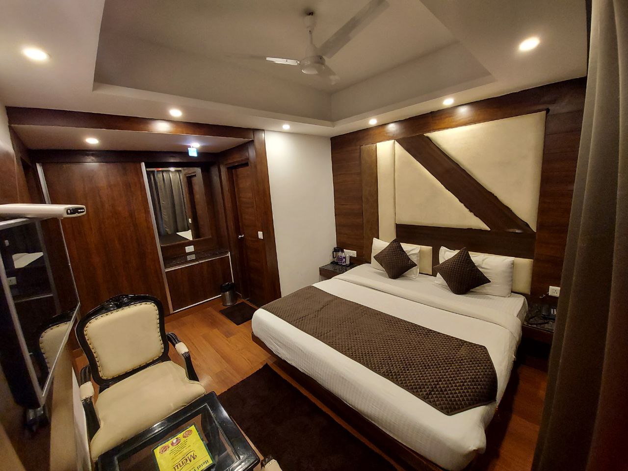 SHASHWAT HOTELS Forest View | #1 Best Luxury Hotel in Mussoorie